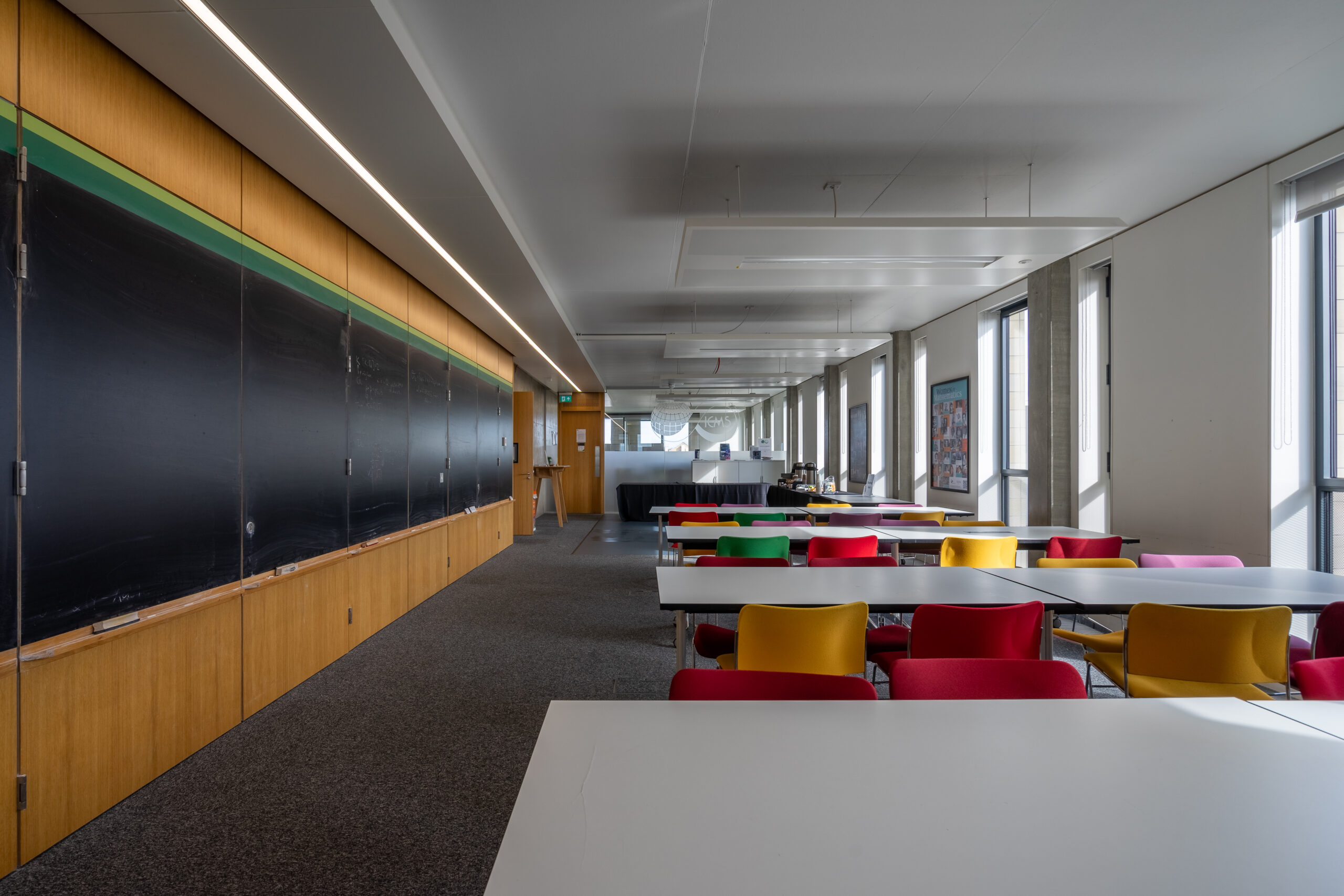 Connections between commutative and non-commutative harmonic analysis ...